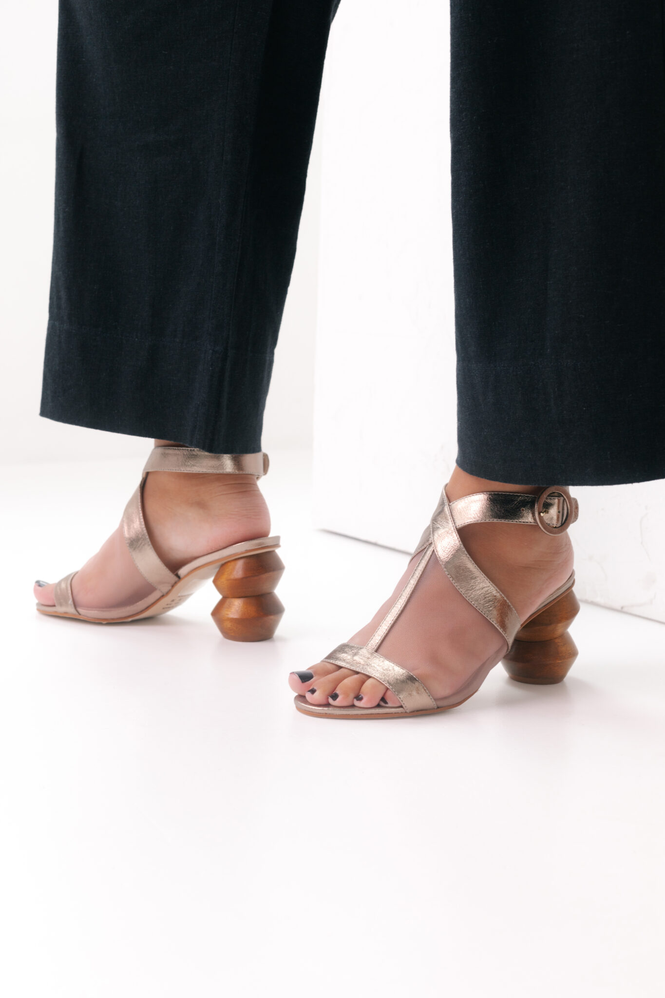 Sandálias • Rosas Calçados